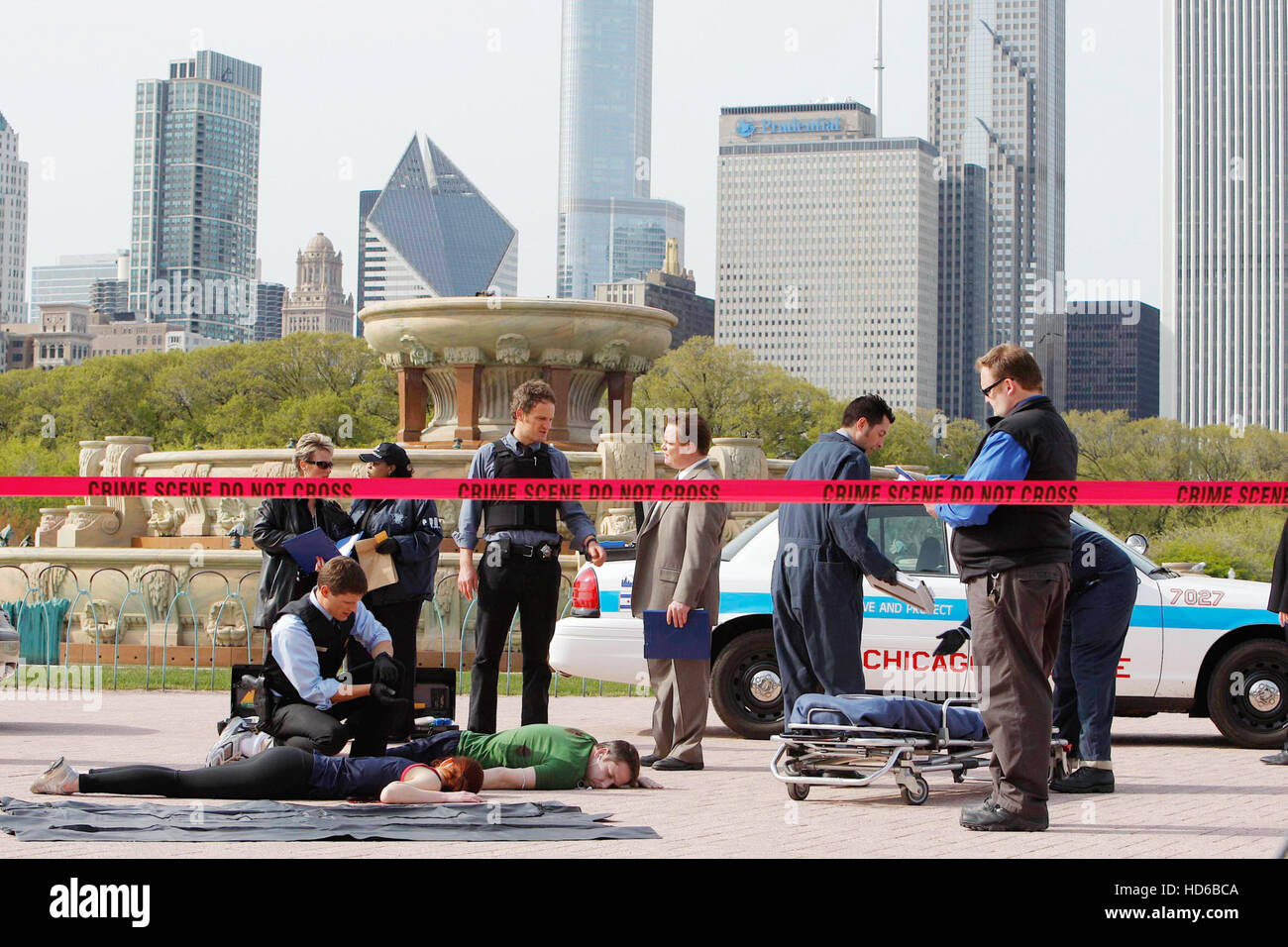 Le CHICAGO CODE, Matt Lauria (à gauche, à genoux), Jason Clarke (au ...