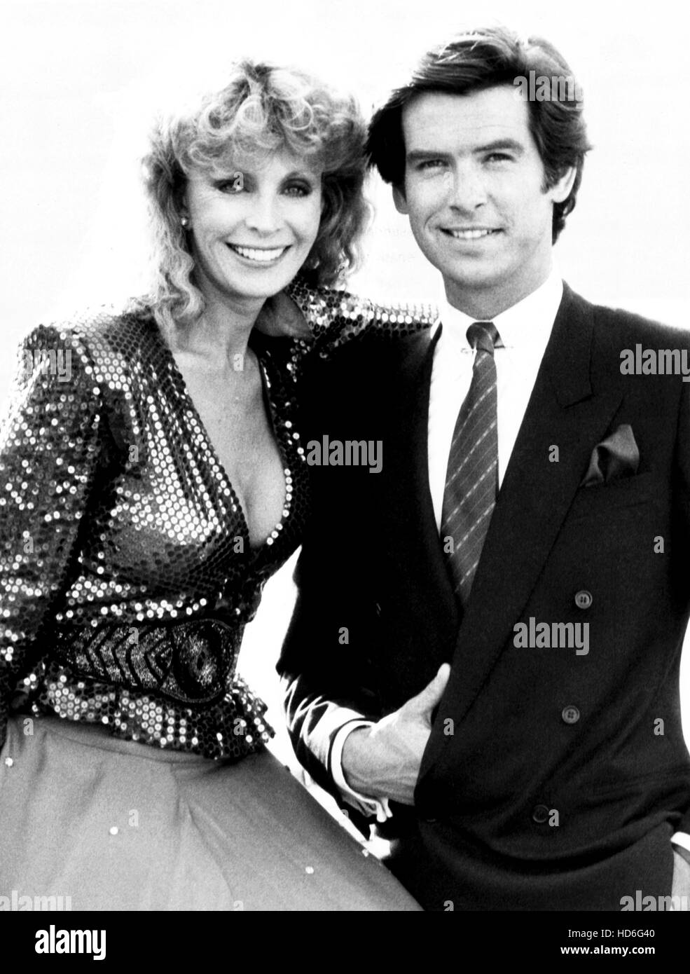 REMINGTON STEELE, de gauche, Cassandra Harris, Pierce Brosnan, 'la ...