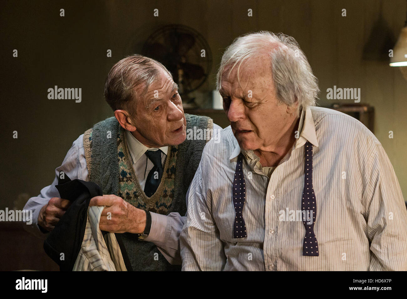 La commode, (de gauche) : Ian McKellen, Anthony Hopkins, (diffusé le 31 ...