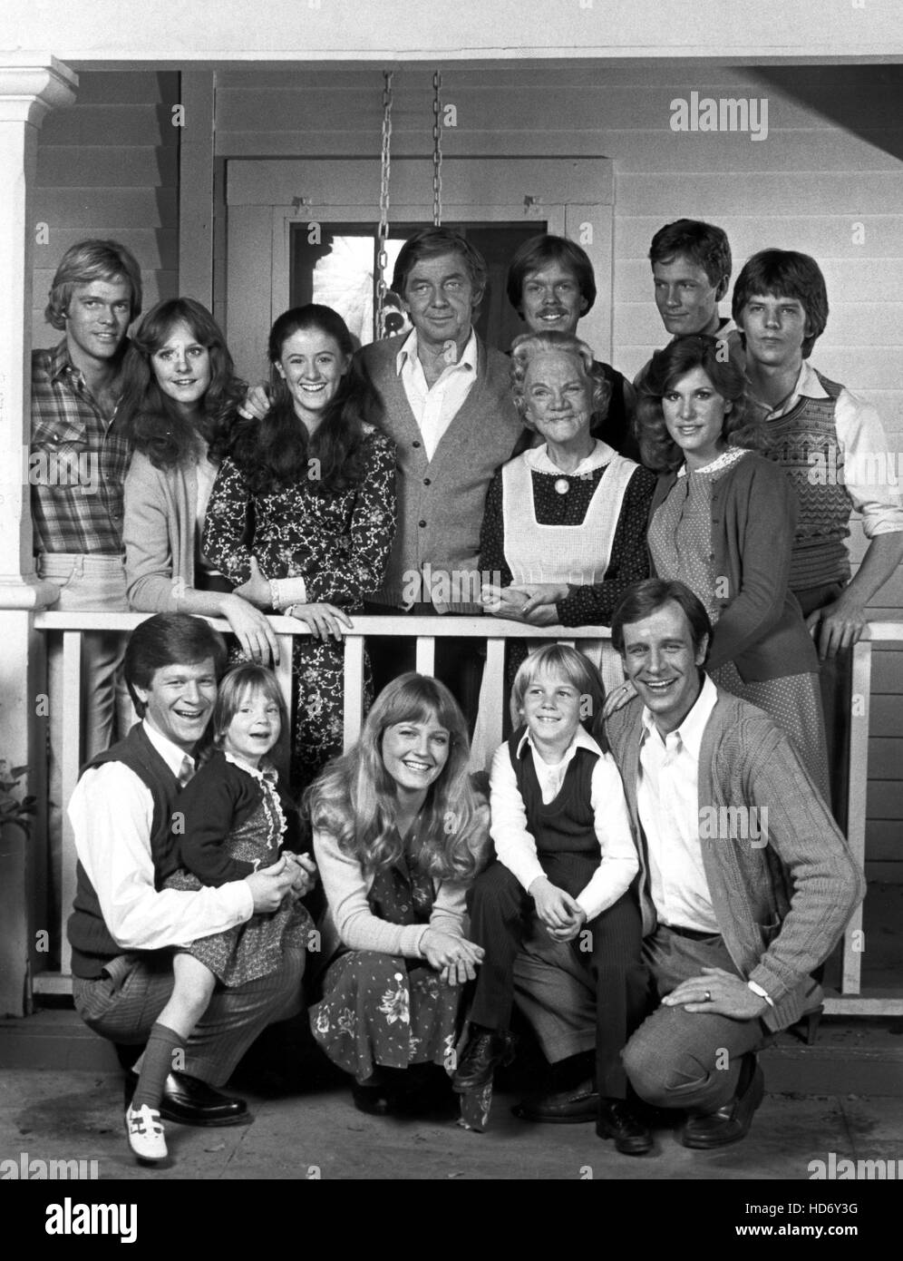 Le Waltons arrière, L-R, Morgan Stevens, Mary Beth McDonough, Kami ...