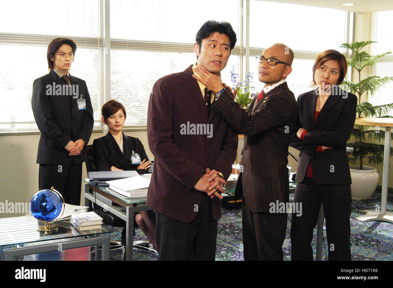 BEWITCHED À TOKYO, (aka OKUSAMA WA MAJO), Shun Shioya, Asami Ishikawa ...