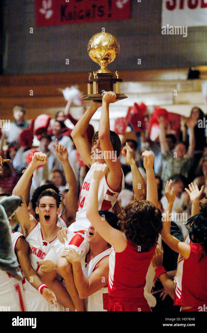 HIGH SCHOOL MUSICAL, Zac Efron (holding trophy), 2005, photo : Fred ...