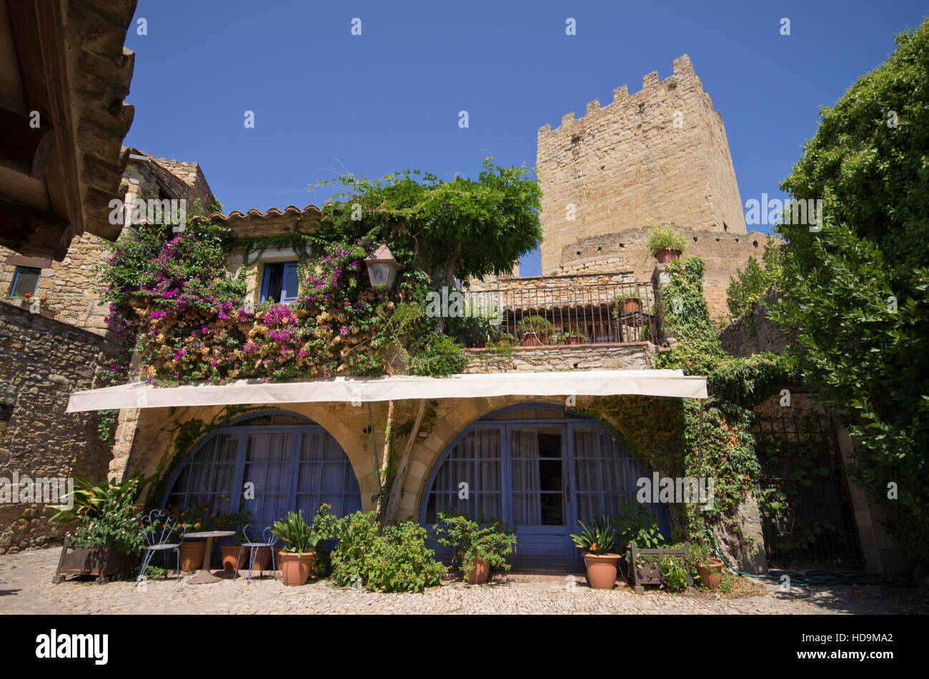 Peratallada spain castle Banque de photographies et d’images à haute ...