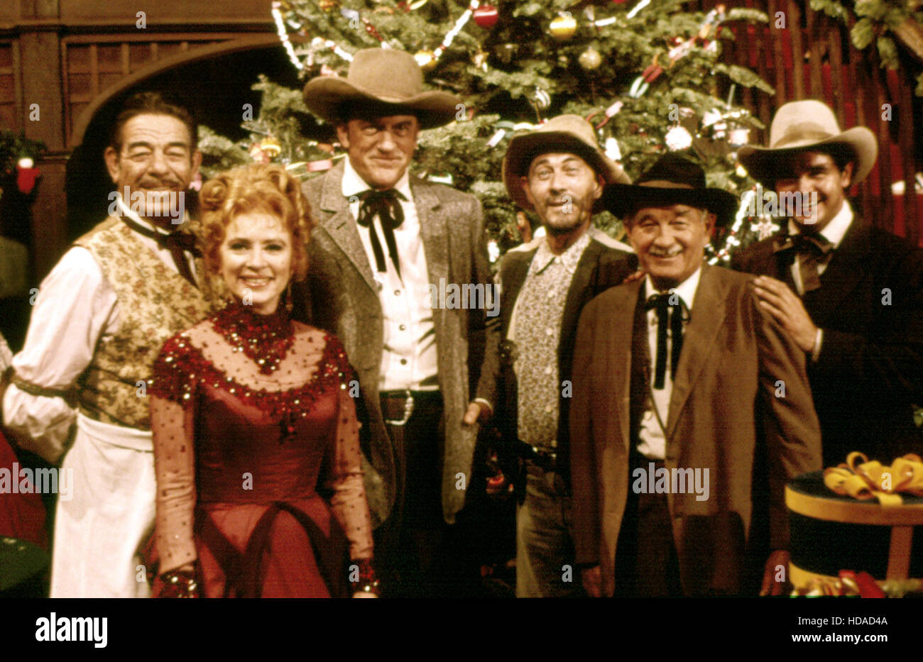 GUNSMOKE, Glenn Strange, Amanda Blake, James Arness, Ken Curtis ...