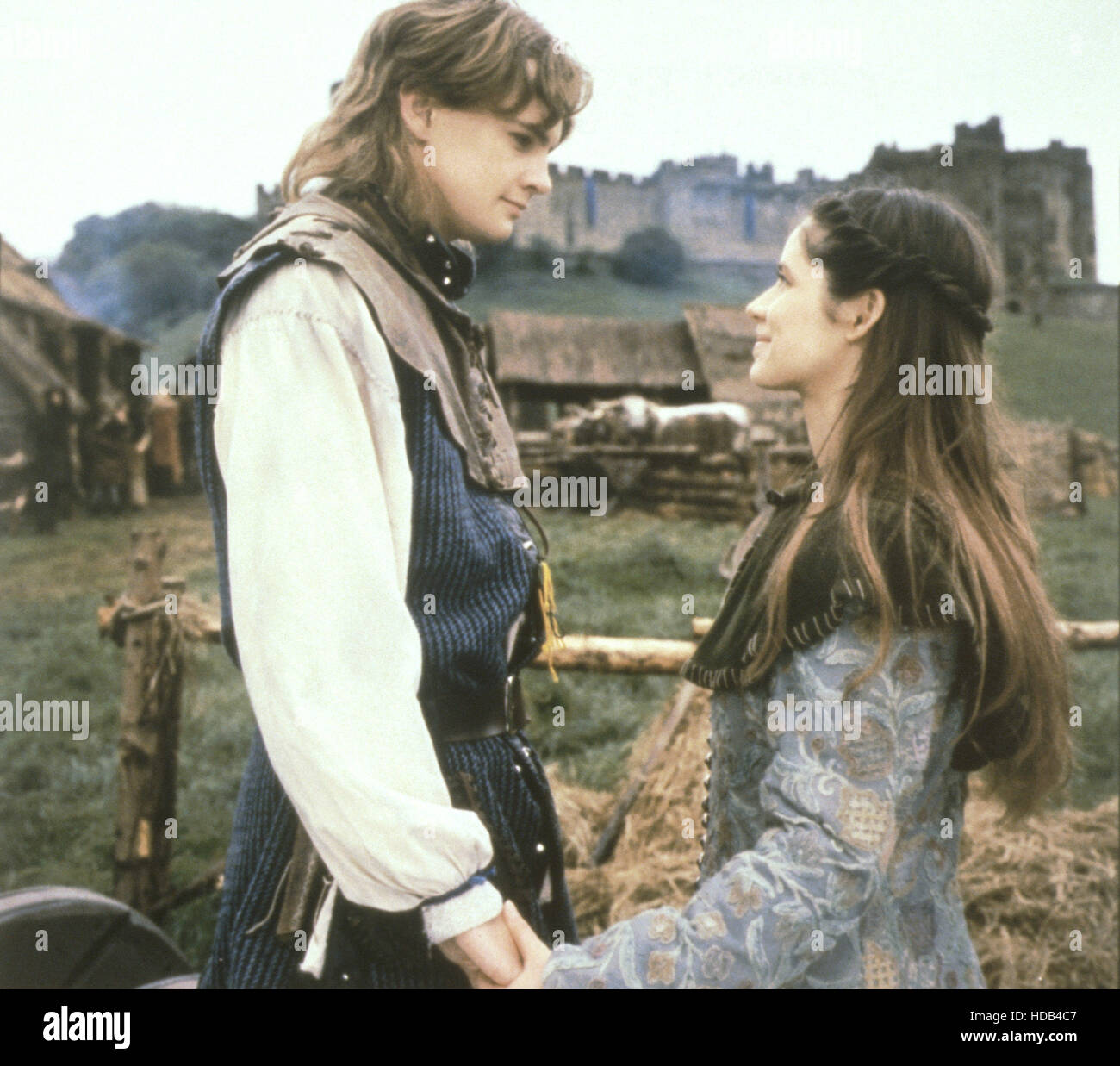 Un chevalier dans Camelot, (de gauche) : Simon Fenton, Paloma Baeza ...