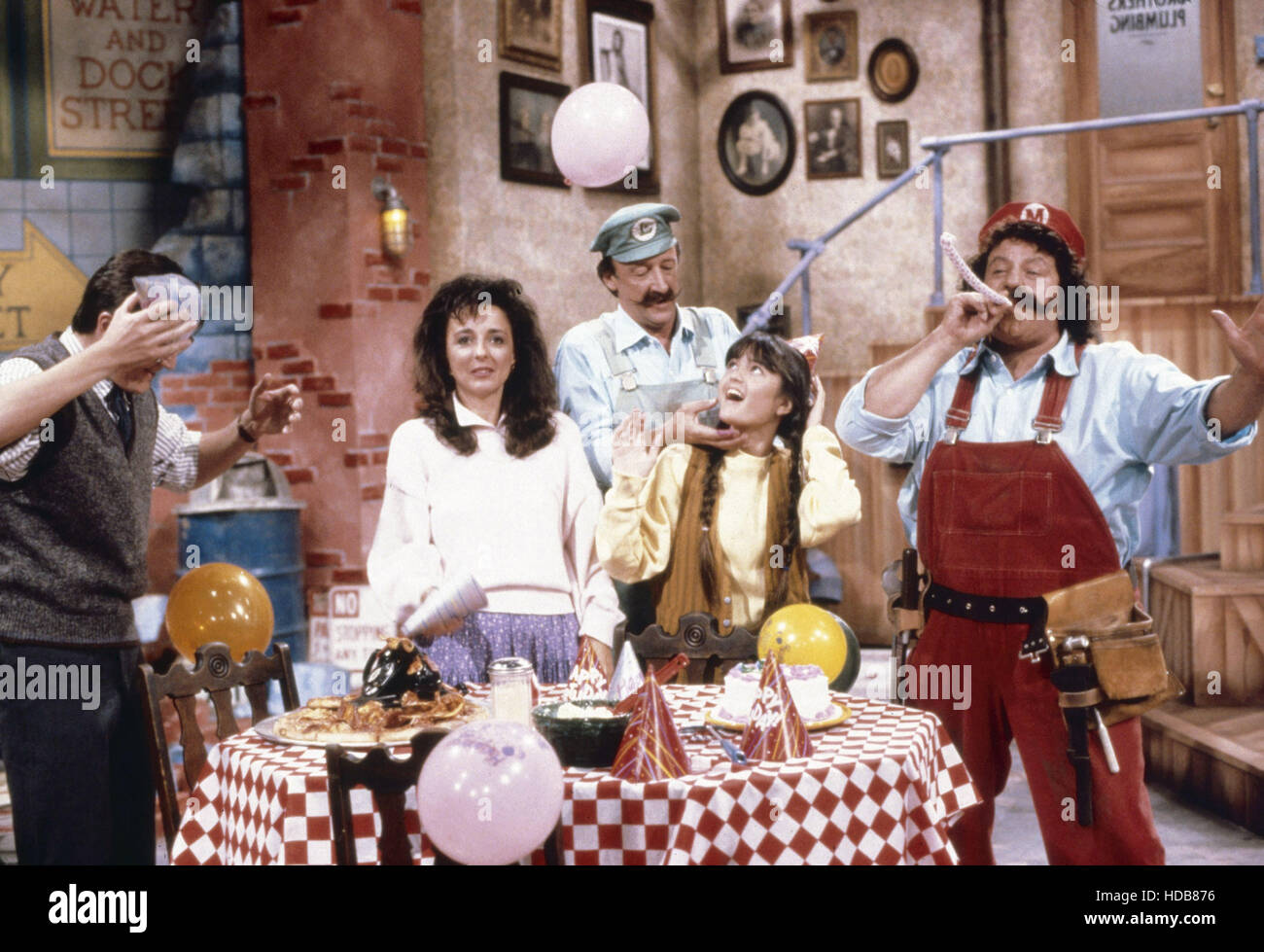 Le Super Mario Bros, SUPER SHOW, à gauche de la deuxième à gauche ...