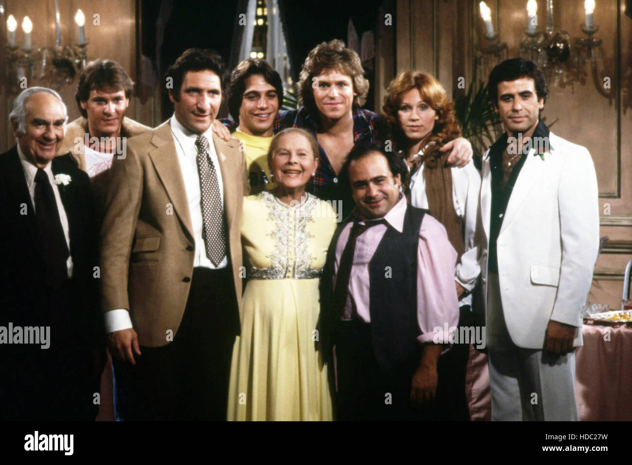 TAXI, à partir de la gauche : Herb Vigran, Randall Carver, Judd Hirsch ...