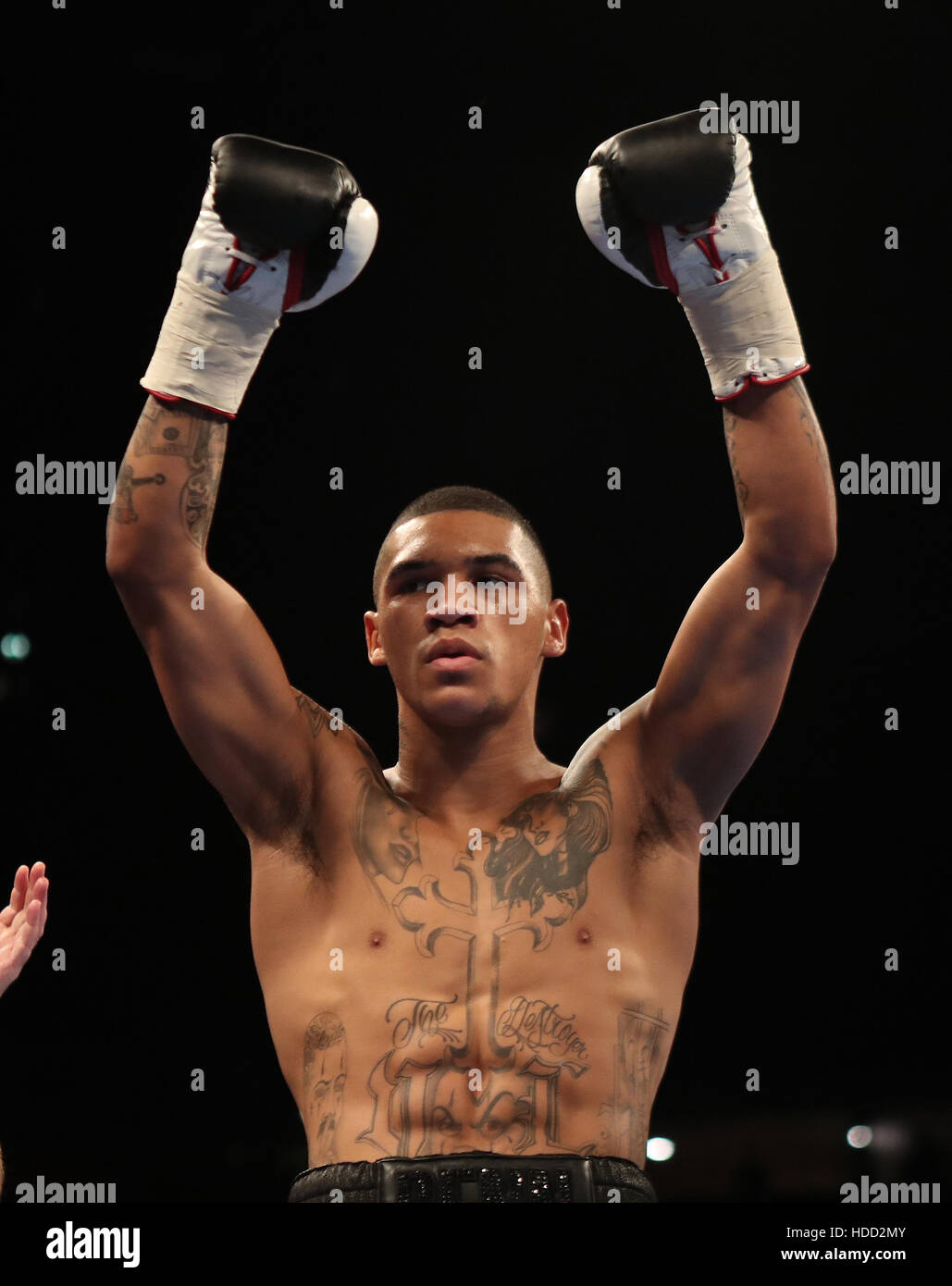 Conor Benn célèbre battant Steve Backhouse pendant leur combat à la ...