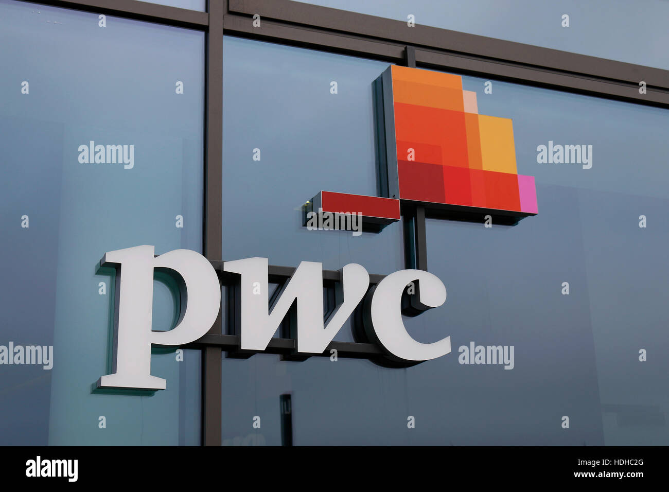 Pwc logo Banque de photographies et d’images à haute résolution - Alamy