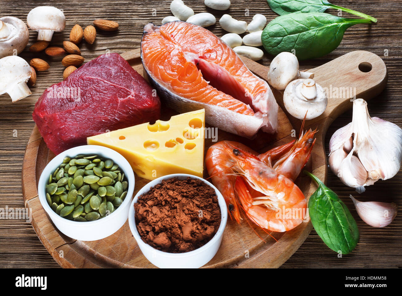 Les aliments riches en zinc comme le saumon, crevettes, fruits de mer ...