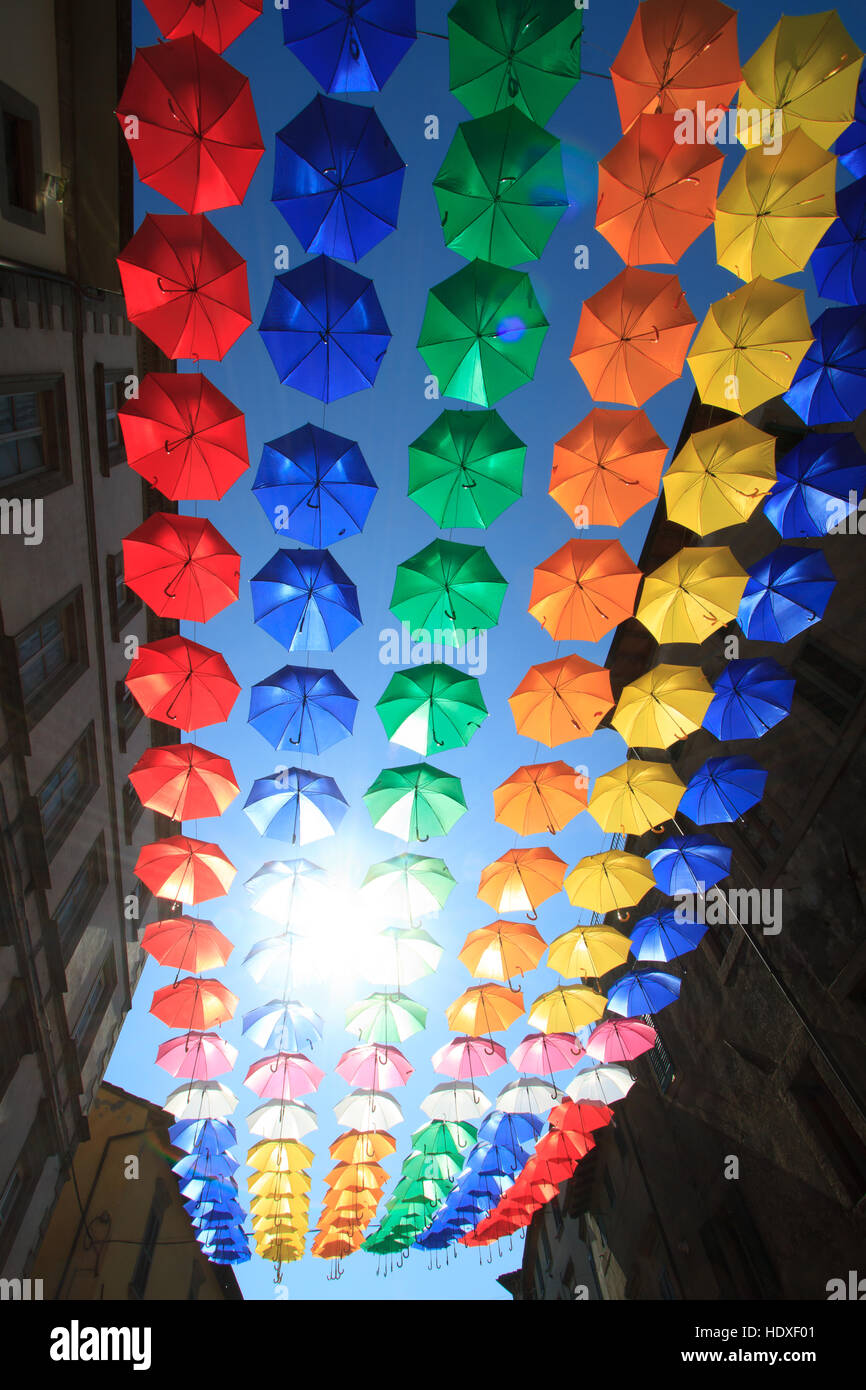 Décoration de rue parapluies Banque de photographies et d’images à ...