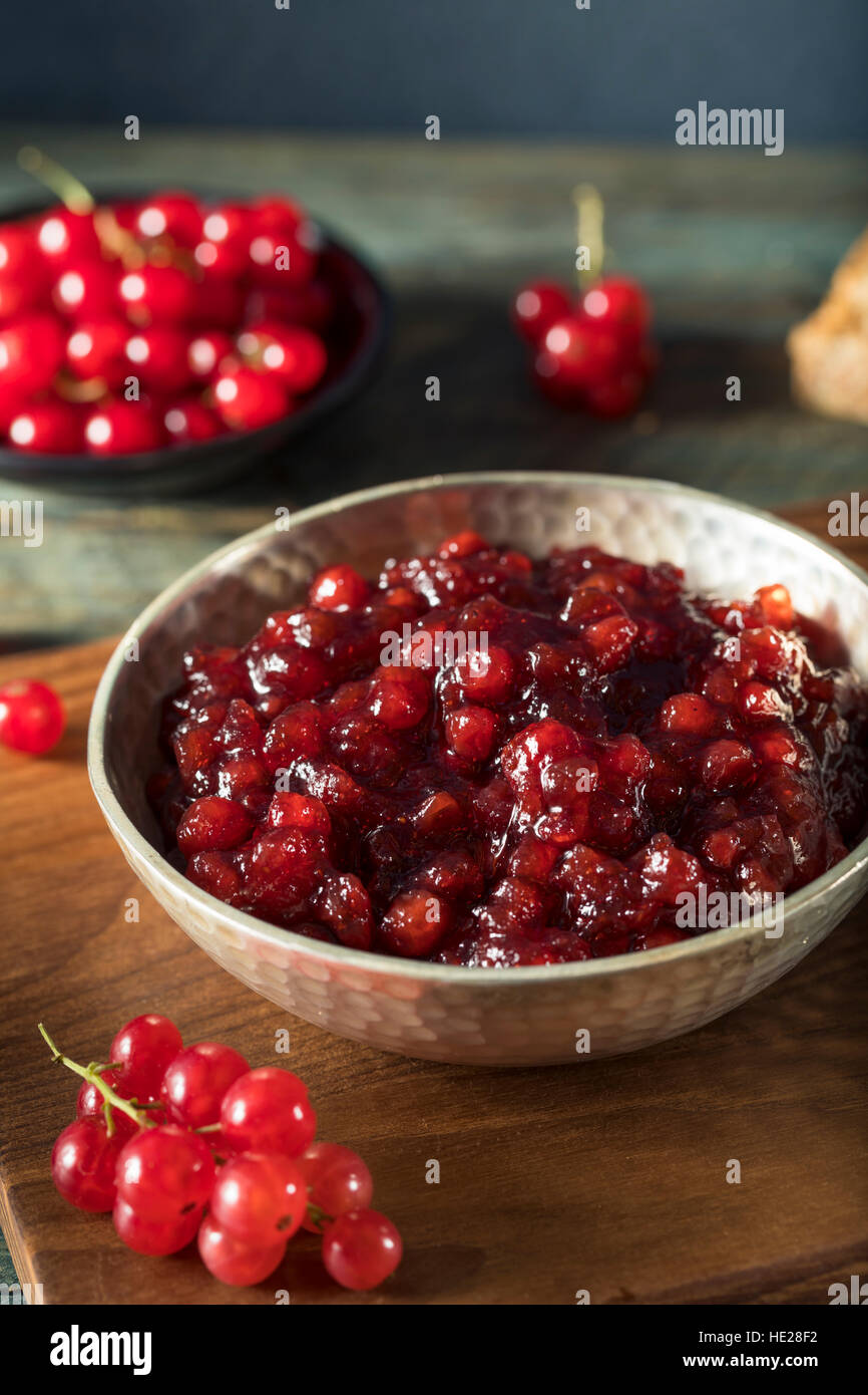 Verre de confiture de groseille Banque de photographies et d’images à ...