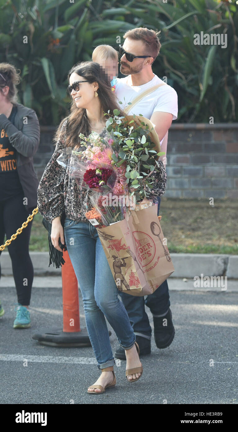 Summer Glau Val Morrison et son mari et leur fille Milena visiter un ...