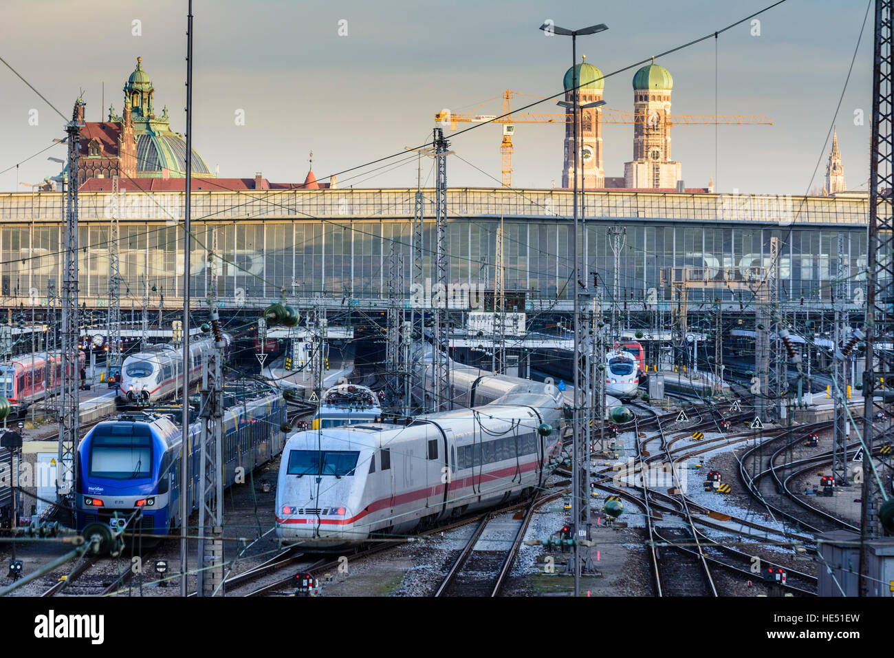 La gare principale de trains hauptbahnhof Banque de photographies et d ...