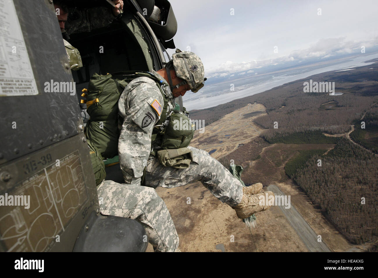 Soldats présents au cours de parachute Pathfinder Mobile un UH-60 Black ...