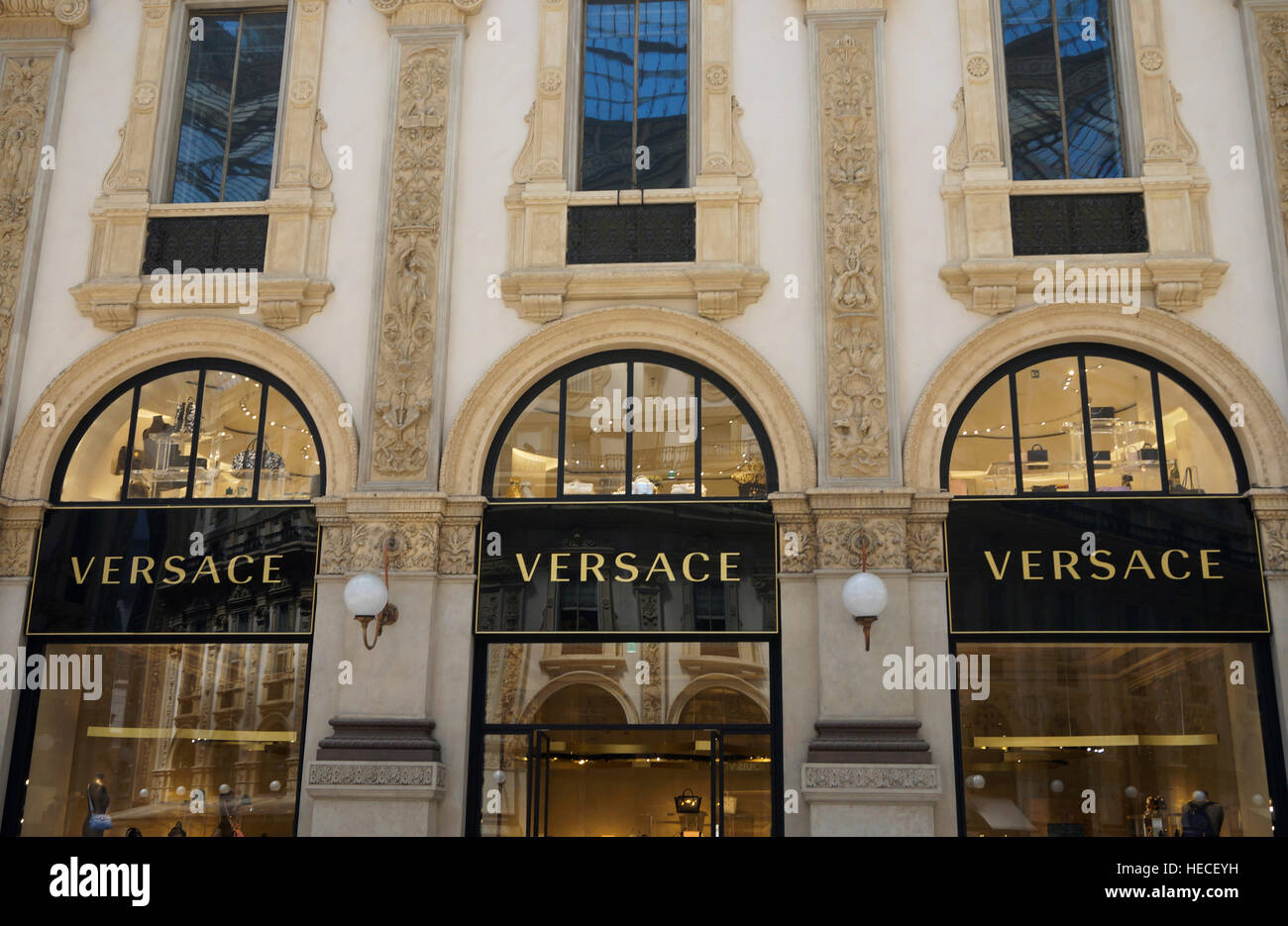 Boutique Versace à la galerie Vittorio Emanuele II, Milan, Italie Photo ...