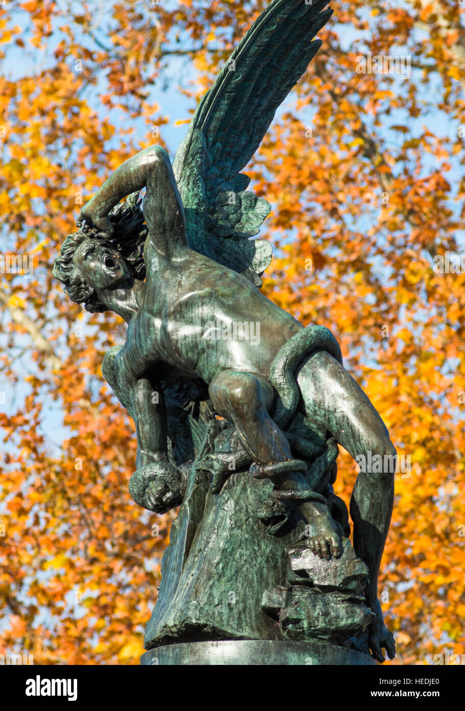 Madrid, Espagne. Parque del Retiro (park). Statue : Monumento al Angel ...
