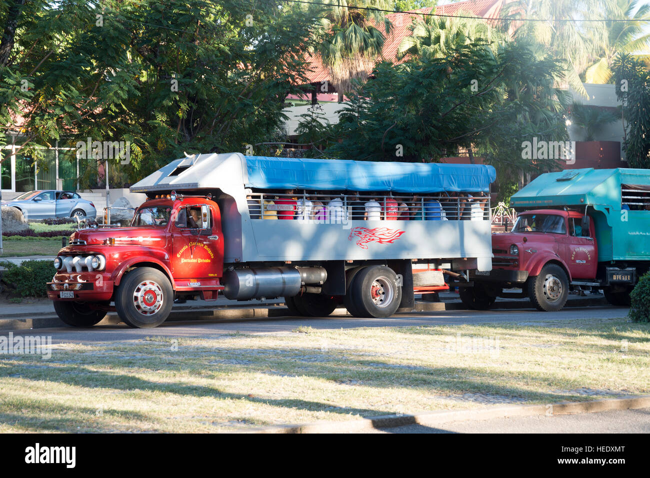 Cuban Bus Banque d'image et photos - Alamy