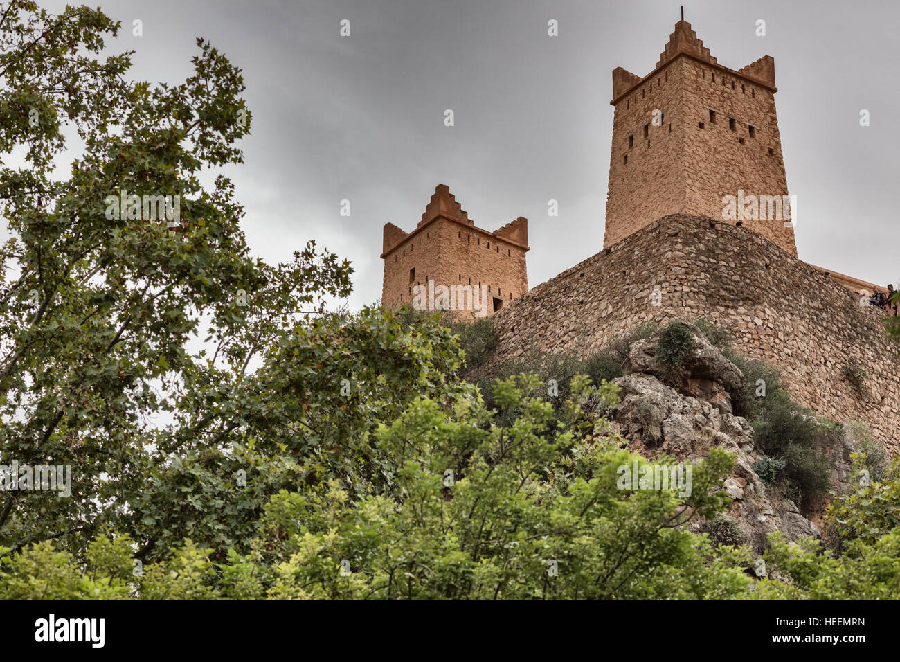 Vue du jardin de l'Ain Asserdoun à la Kasbah Ras el-Ain, Beni Mellal ...