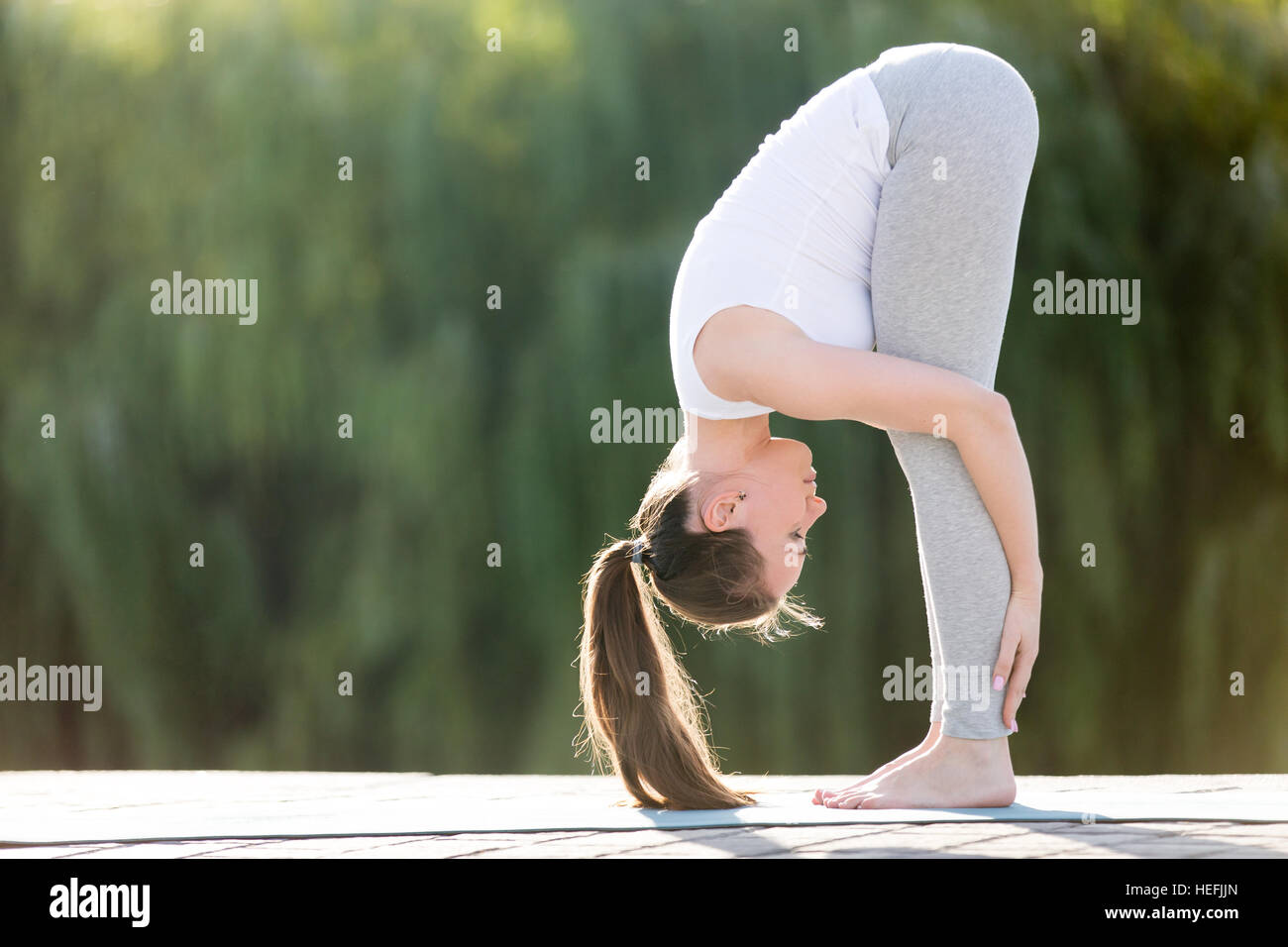 Tête pencher en avant Banque de photographies et d’images à haute ...