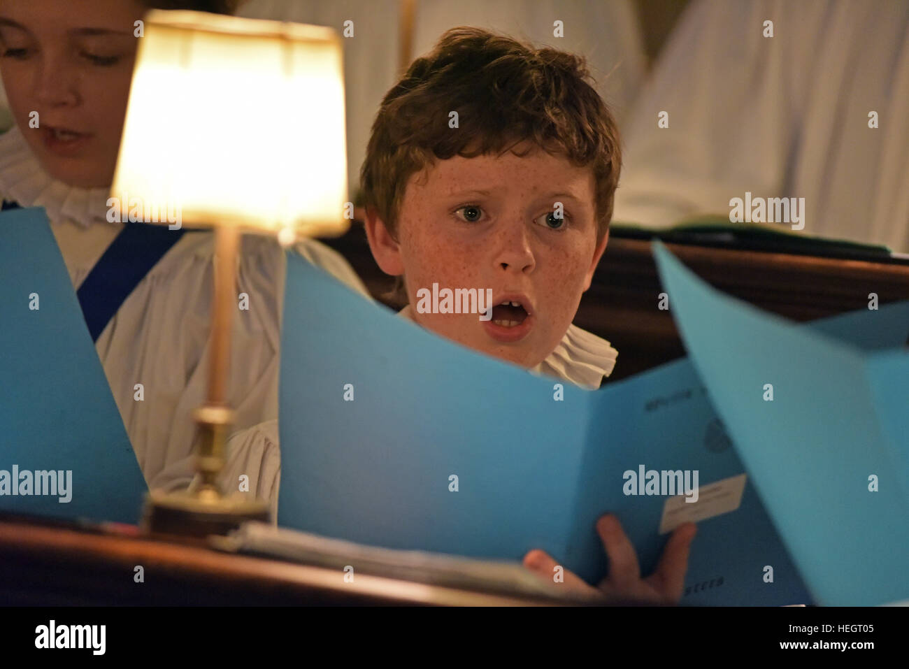 Les choristes du garçon de Wells Cathedral Choir pour répéter la messe ...