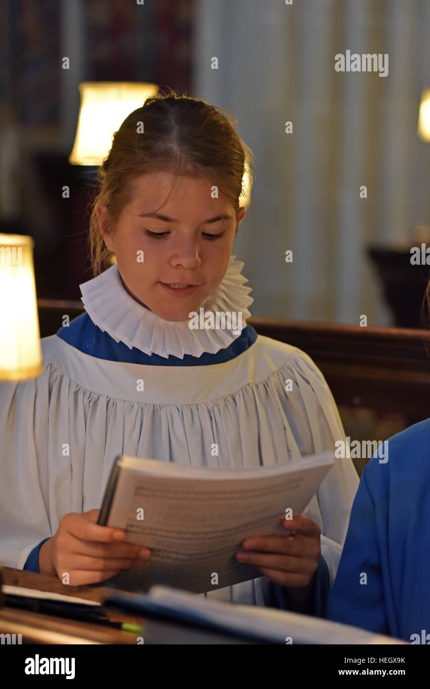 Girl choristers de Wells Cathedral Choir pour répéter la messe choriste ...