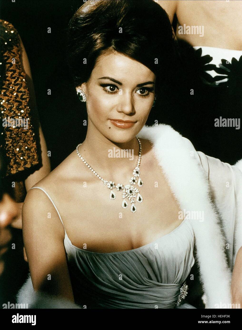 Claudine Auger Bond Banque d'image et photos - Alamy