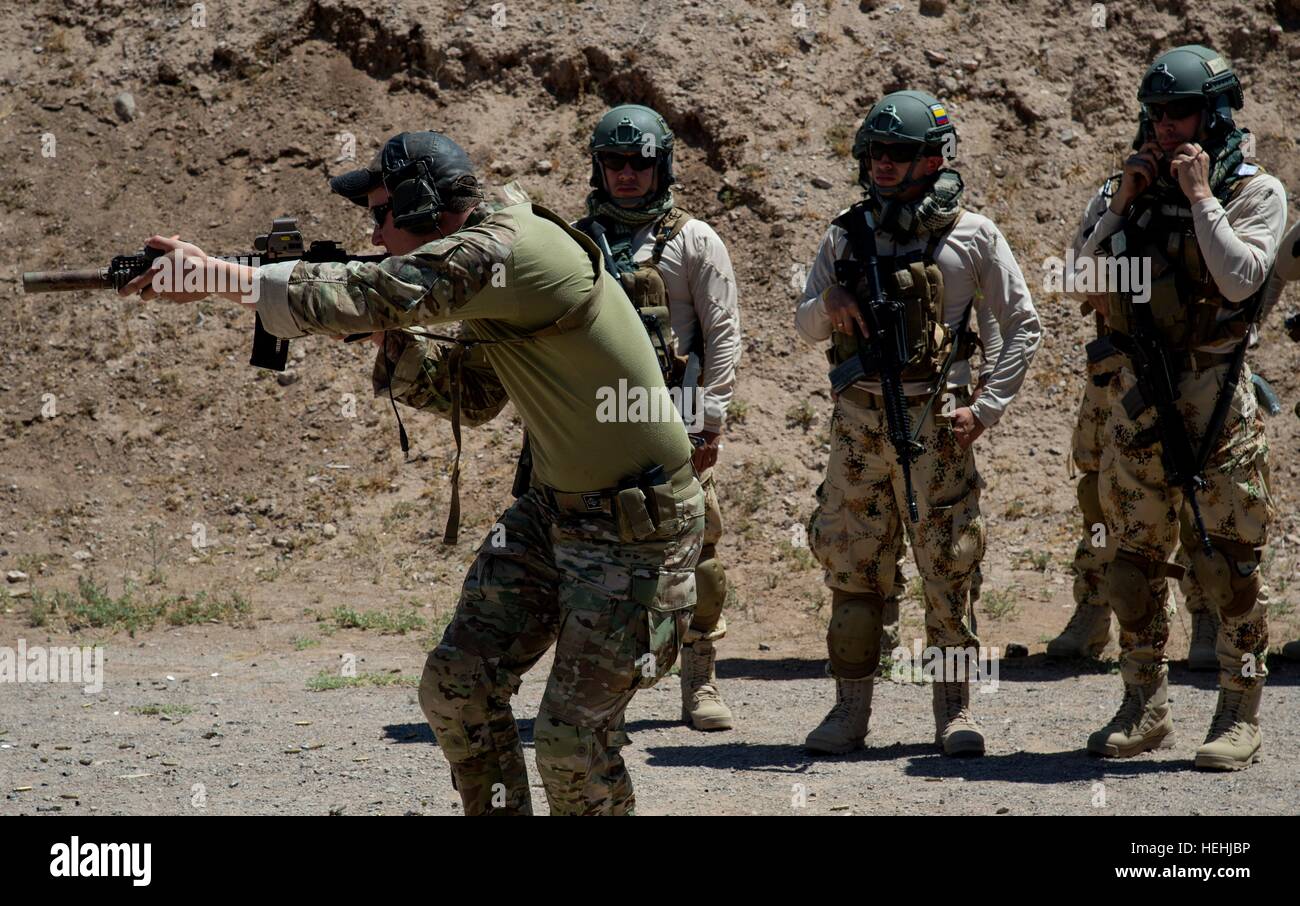 Armes tactiques Banque de photographies et d’images à haute résolution ...