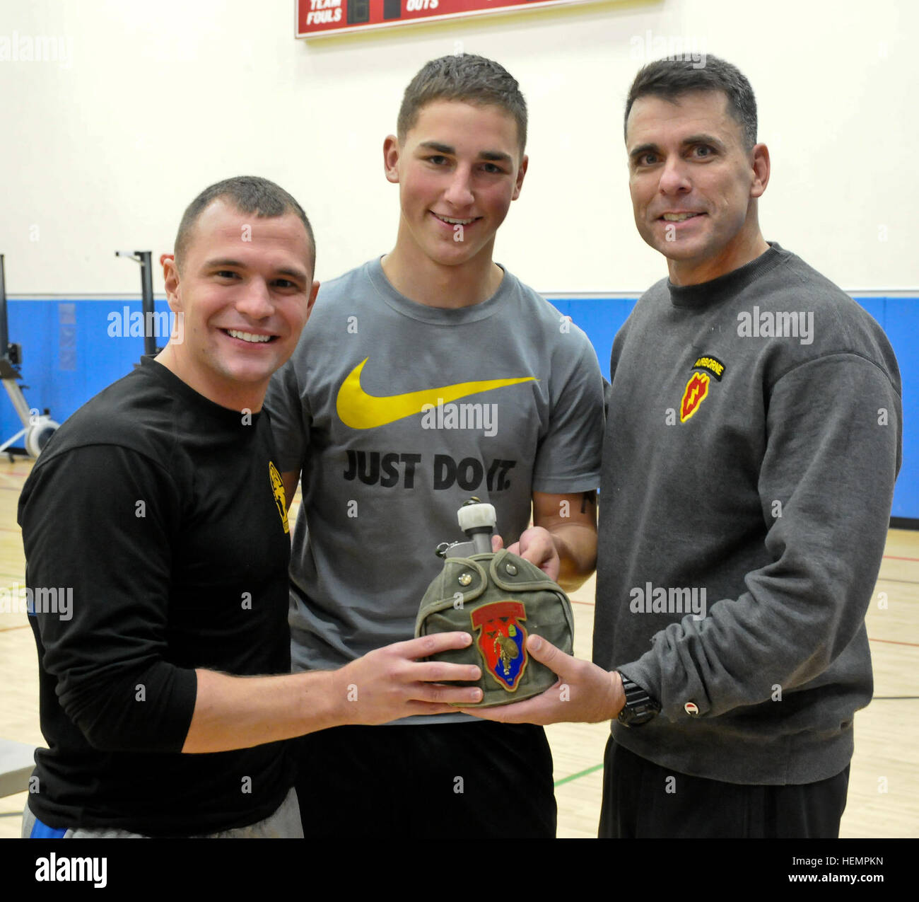 Le colonel de l'armée américaine Matthew McFarlane, commandant de la 4th Infantry Brigade Combat ...