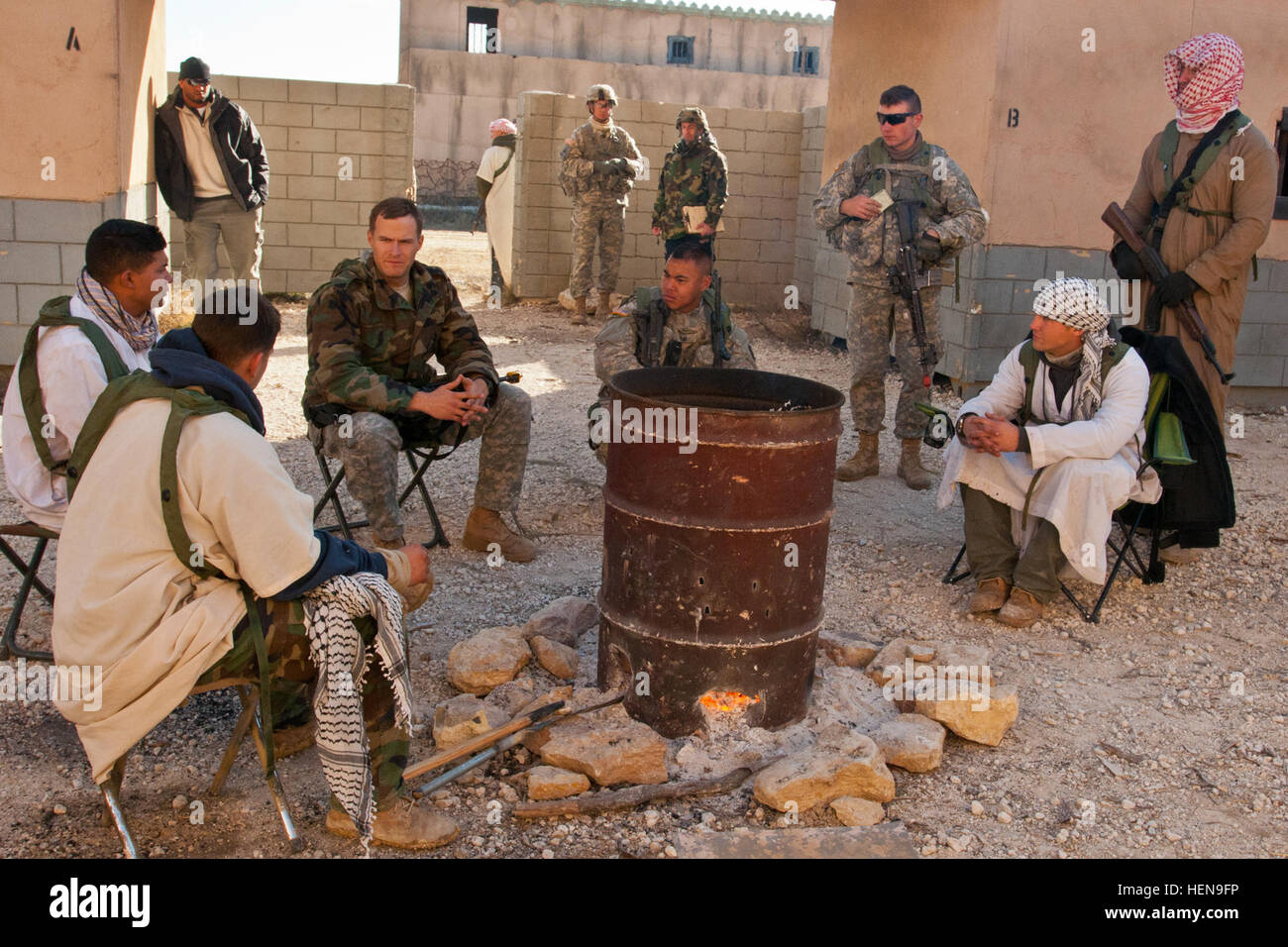 Le Lieutenant-colonel de l'armée américaine Eric Strong, commandant du ...