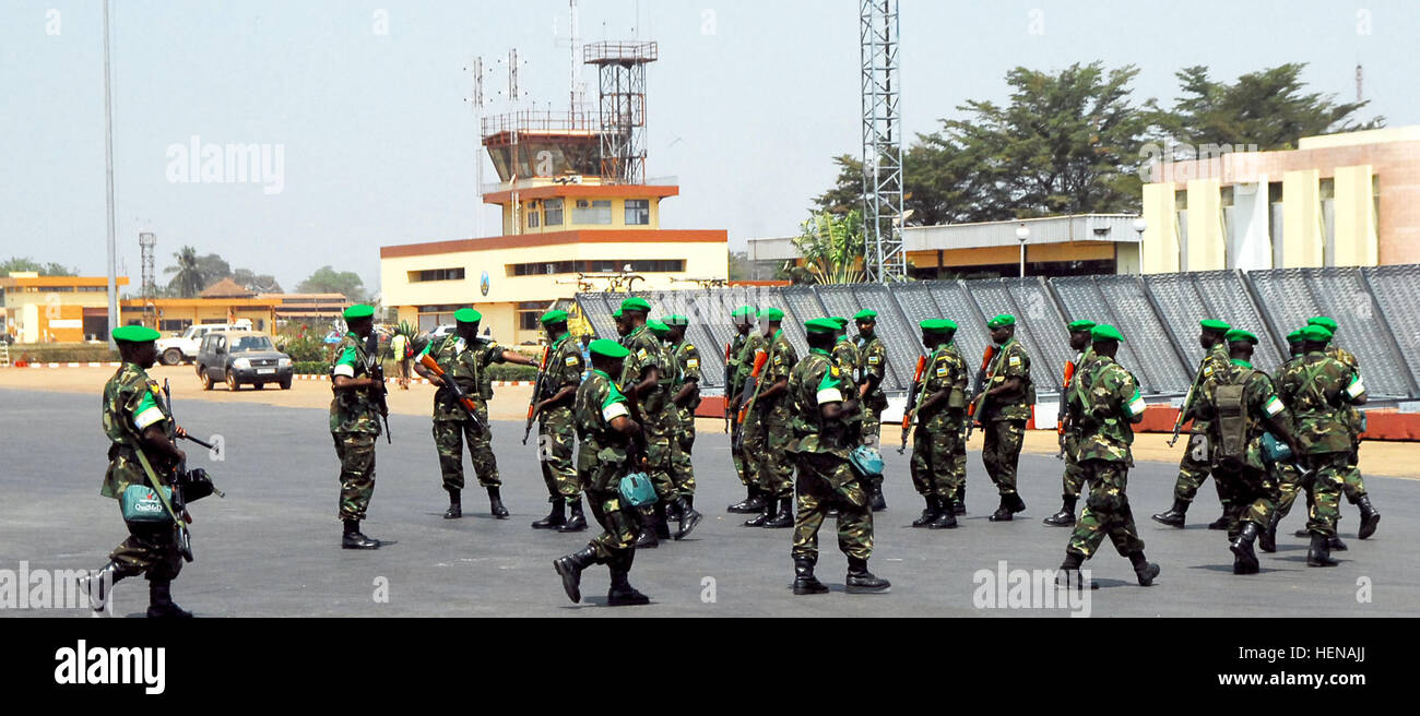 Rwanda defense force Banque de photographies et d’images à haute ...