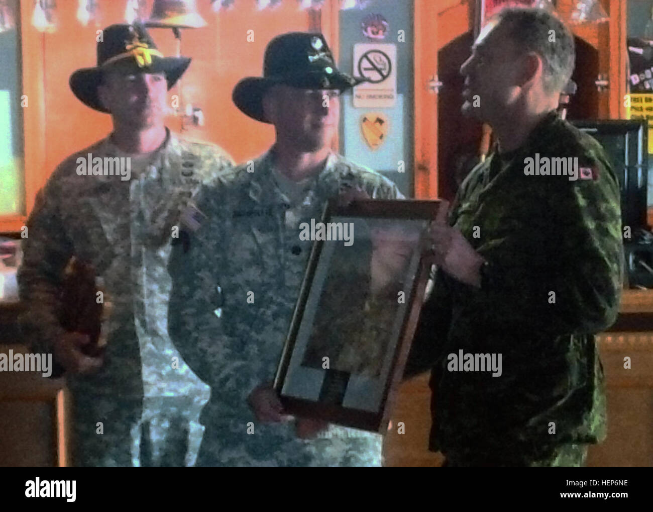 Lieutenant-colonel William Rockefeller III (au centre), commandant, 2e ...