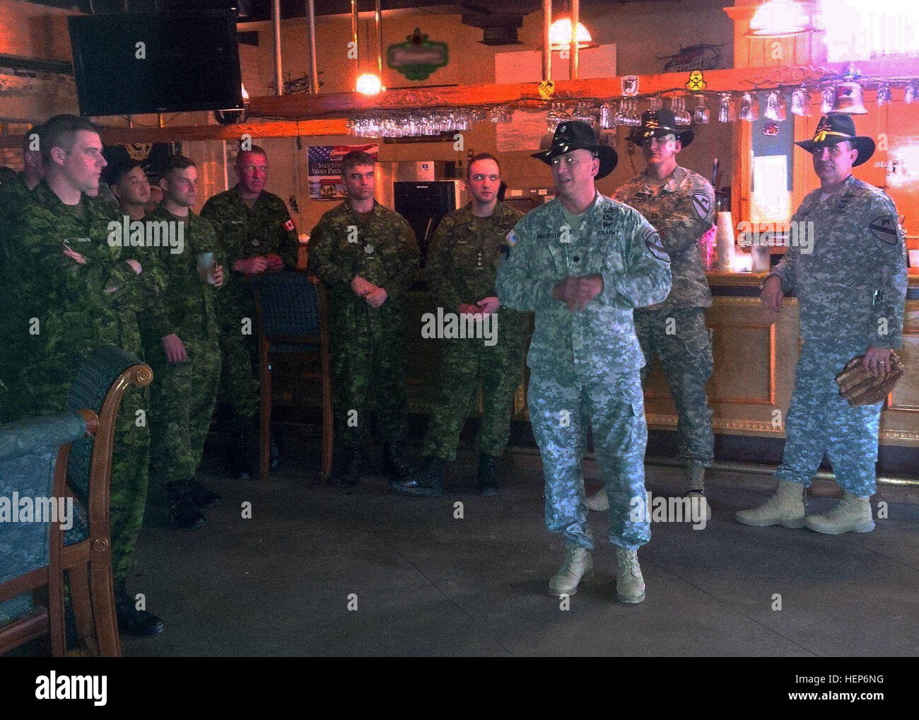 Lieutenant-colonel William Rockefeller III (au centre), commandant, 2e ...