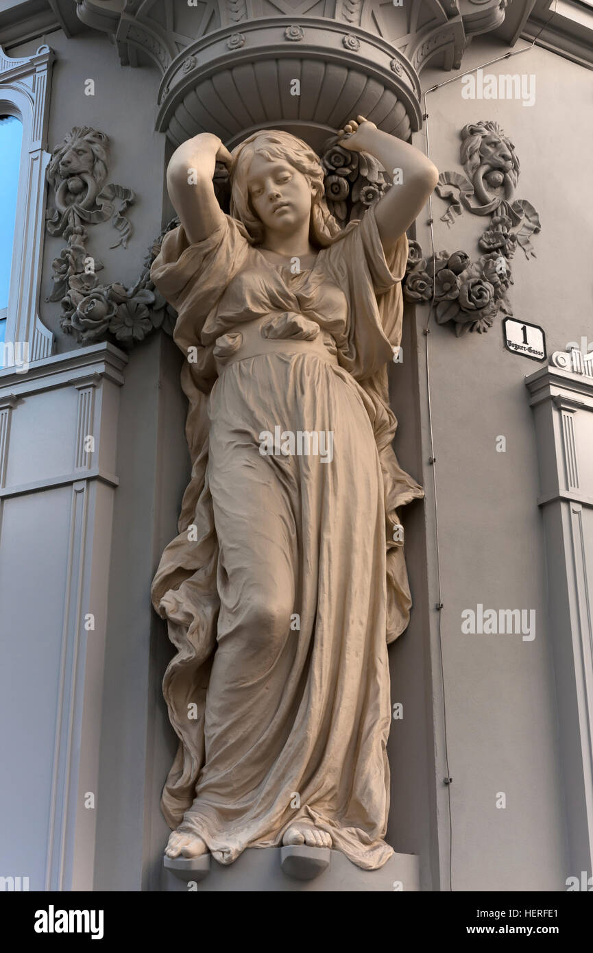 Cariatide Art nouveau sur corner house, 1900, Vienne, Autriche Photo ...