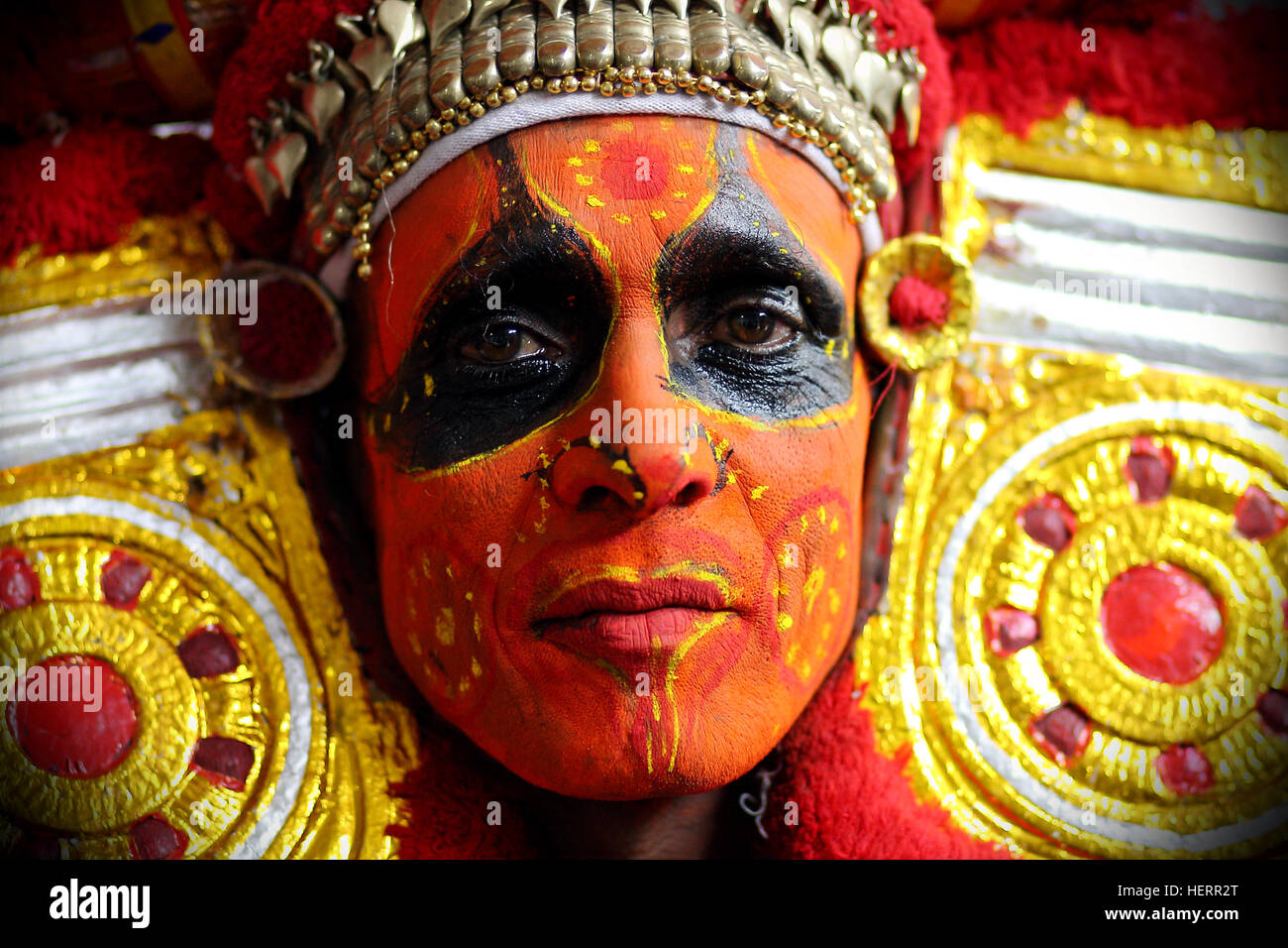Theyyam costume Banque de photographies et d’images à haute résolution ...