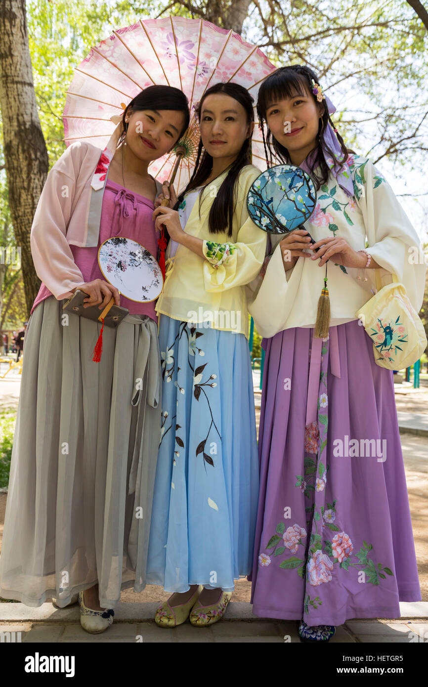 Femme chinoise en costume traditionnel Banque de photographies et d ...