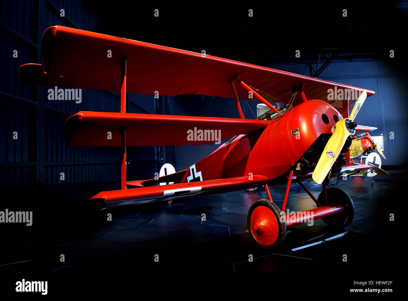Le triplan Fokker DR.1 'Dreidekker', célèbre pour son rôle dans la ...