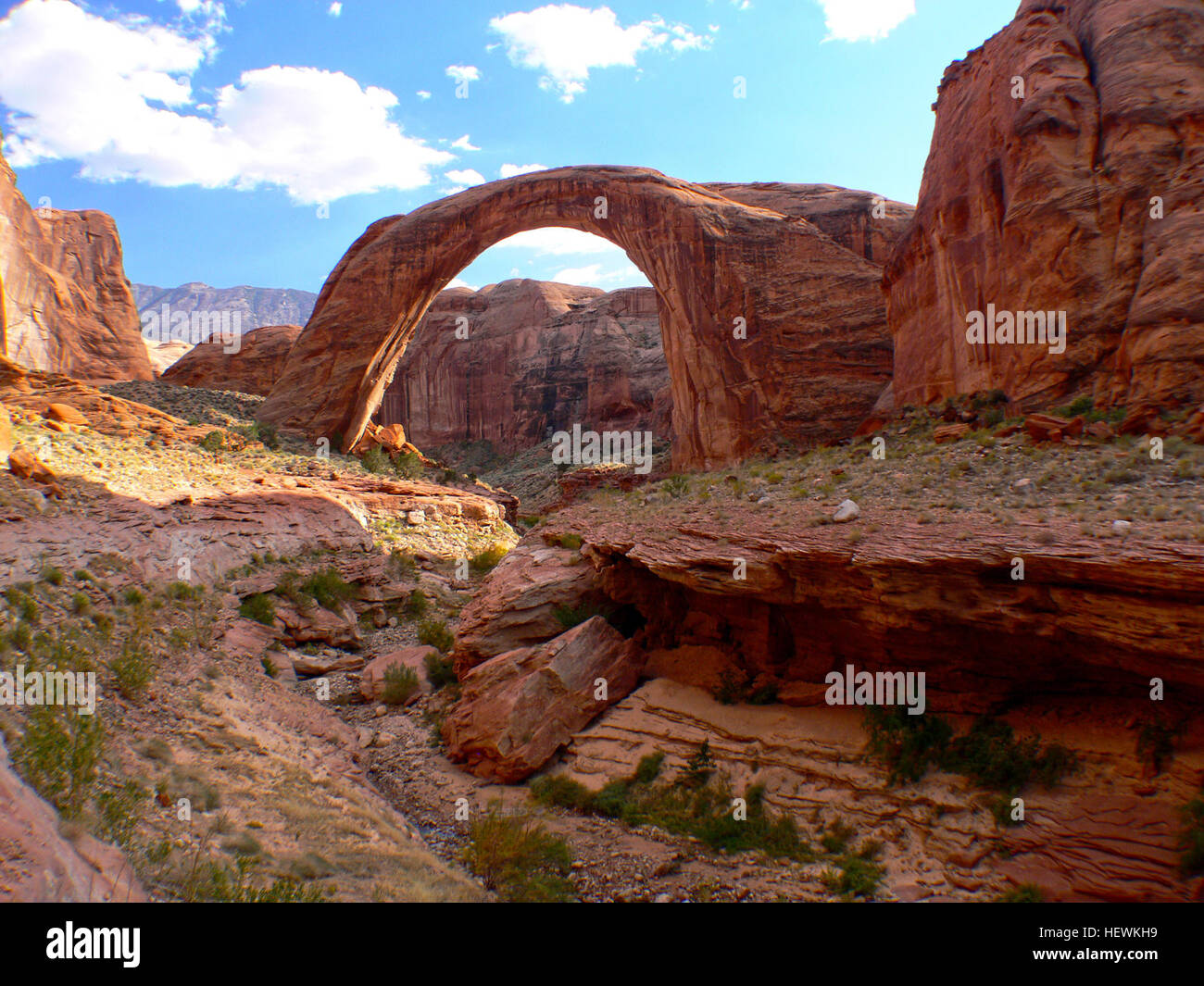 Rainbow Bridge National Monument est généralement considéré comme le ...