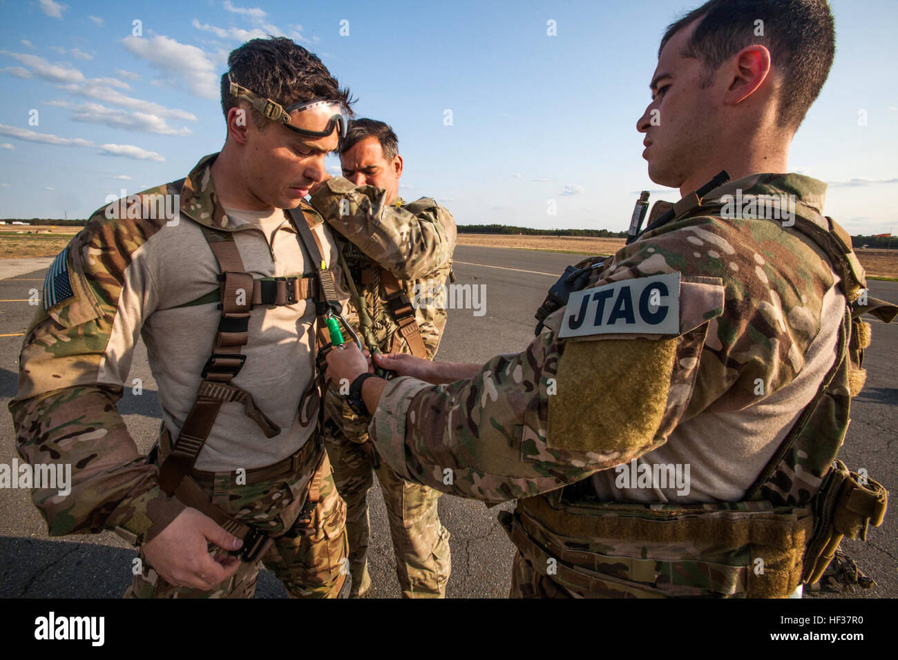 Fast rope insertion extraction system Banque de photographies et d ...
