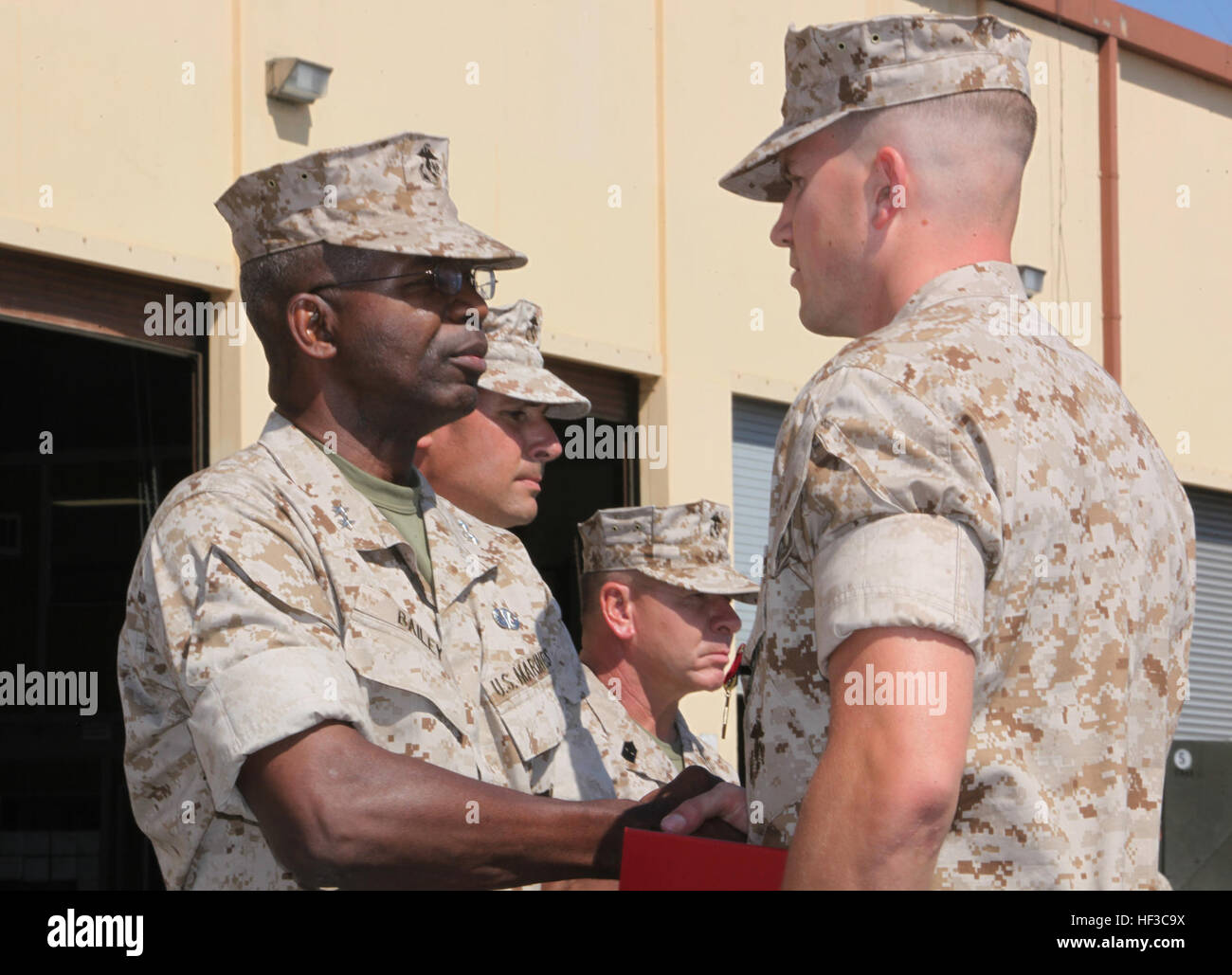 MARINE CORPS BASE CAMP PENDLETON en Californie - Le Général Ronald ...