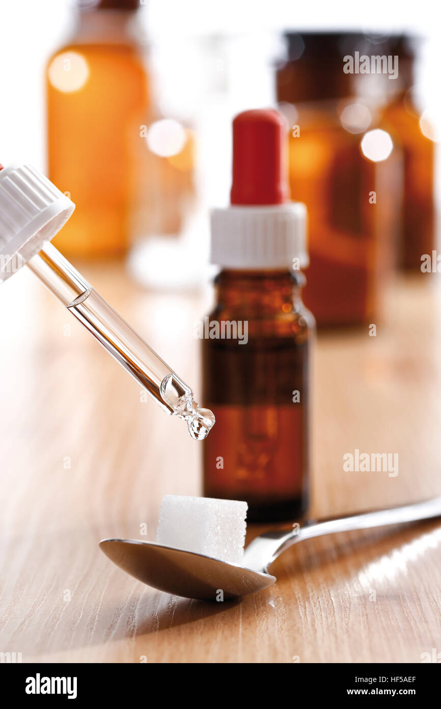 Plusieurs flacons de pipettes Banque de photographies et d’images à ...