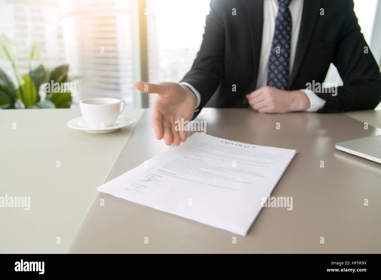 Contrat à signer Banque de photographies et d’images à haute résolution ...