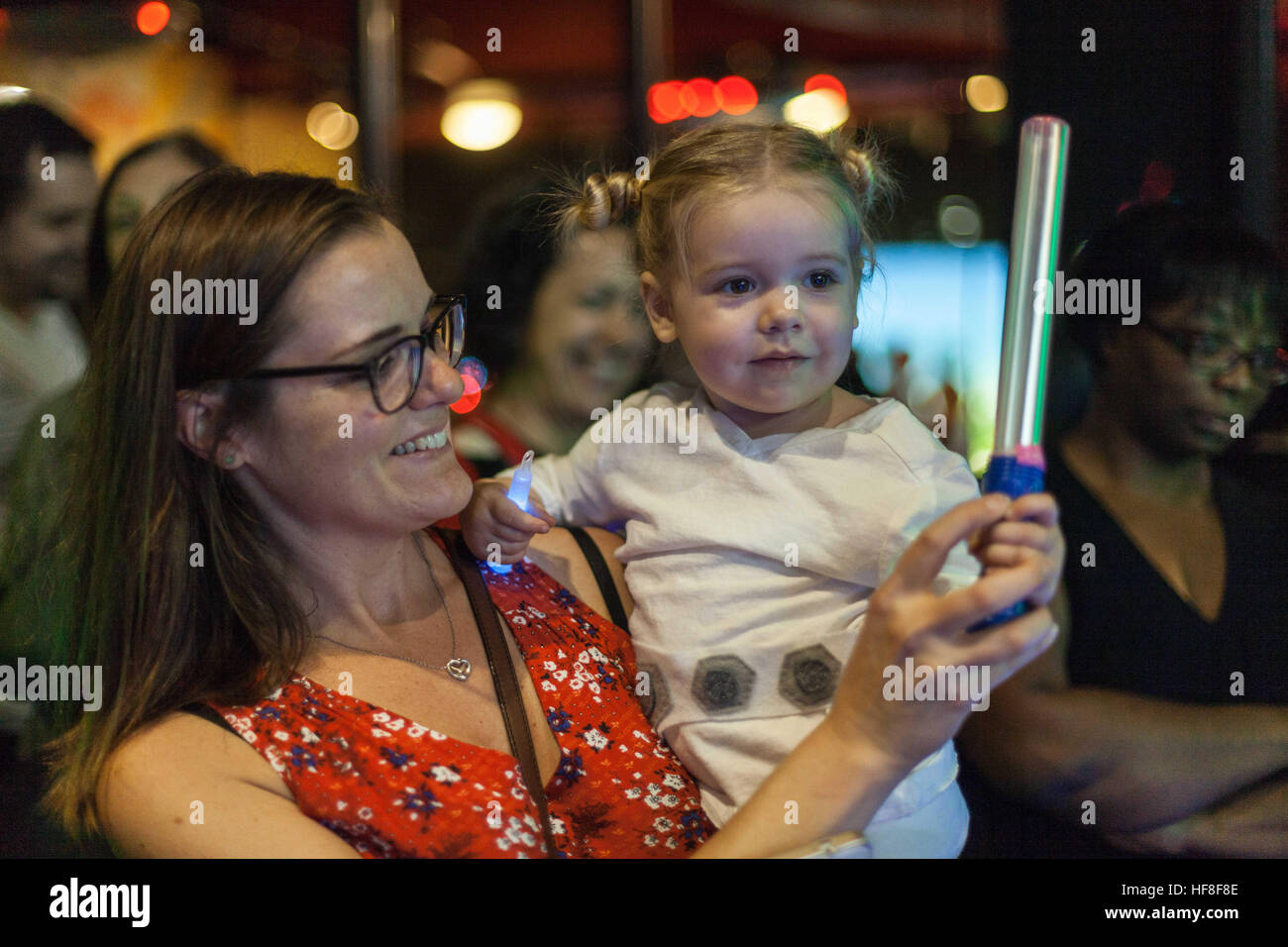 Austin, Texas, États-Unis. 28 Dec, 2016. Des centaines de fans sont ...