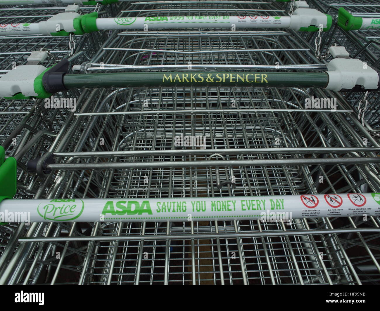 Asda trolleys Banque de photographies et d’images à haute résolution ...