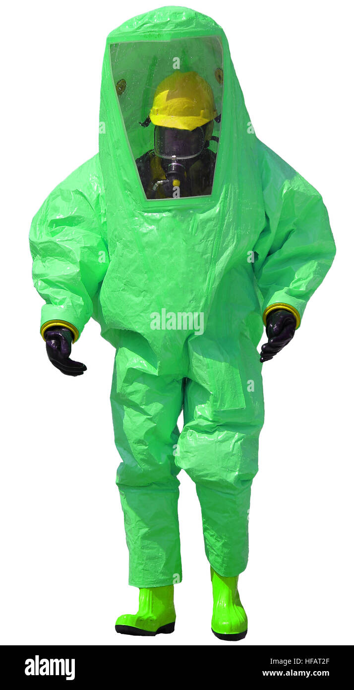 Personne avec costume vert de protection avec les appareils ...