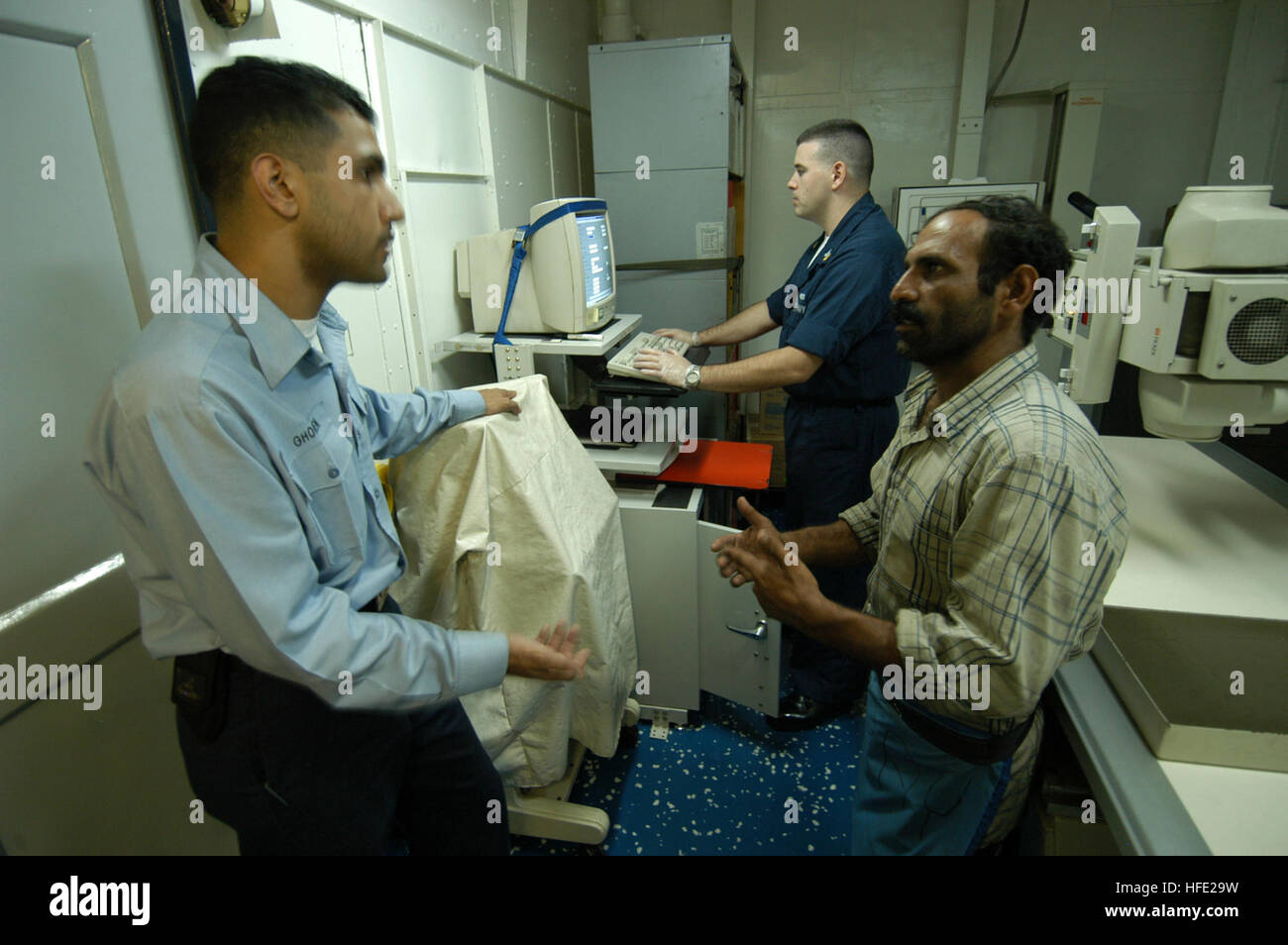 040814-N-4190W-010 le golfe Arabique (Aug. 14, 2004) - La structure de ...