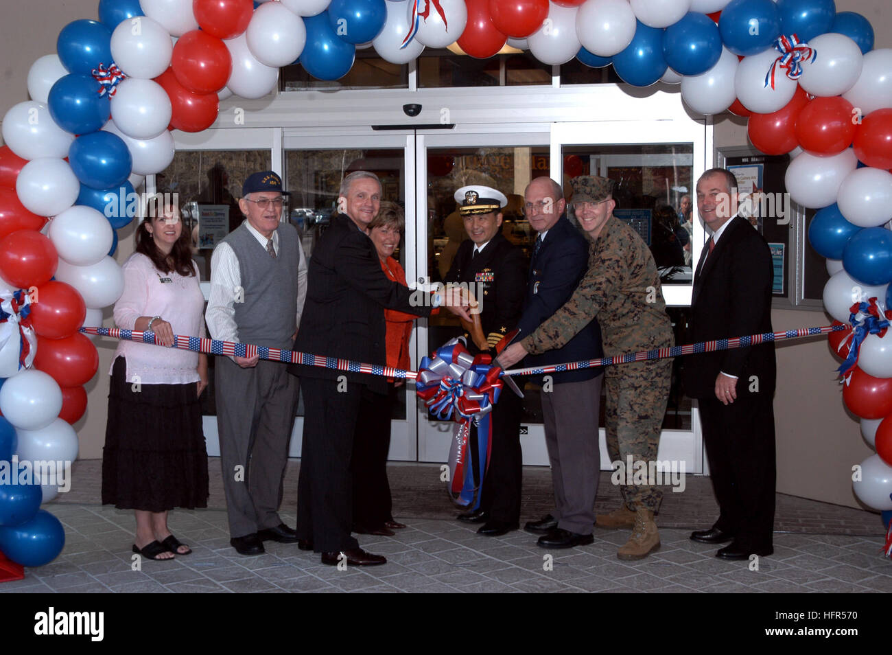 060425-N-2789G-001, Silverdale Washington (25 avril 2006) - Commandant ...
