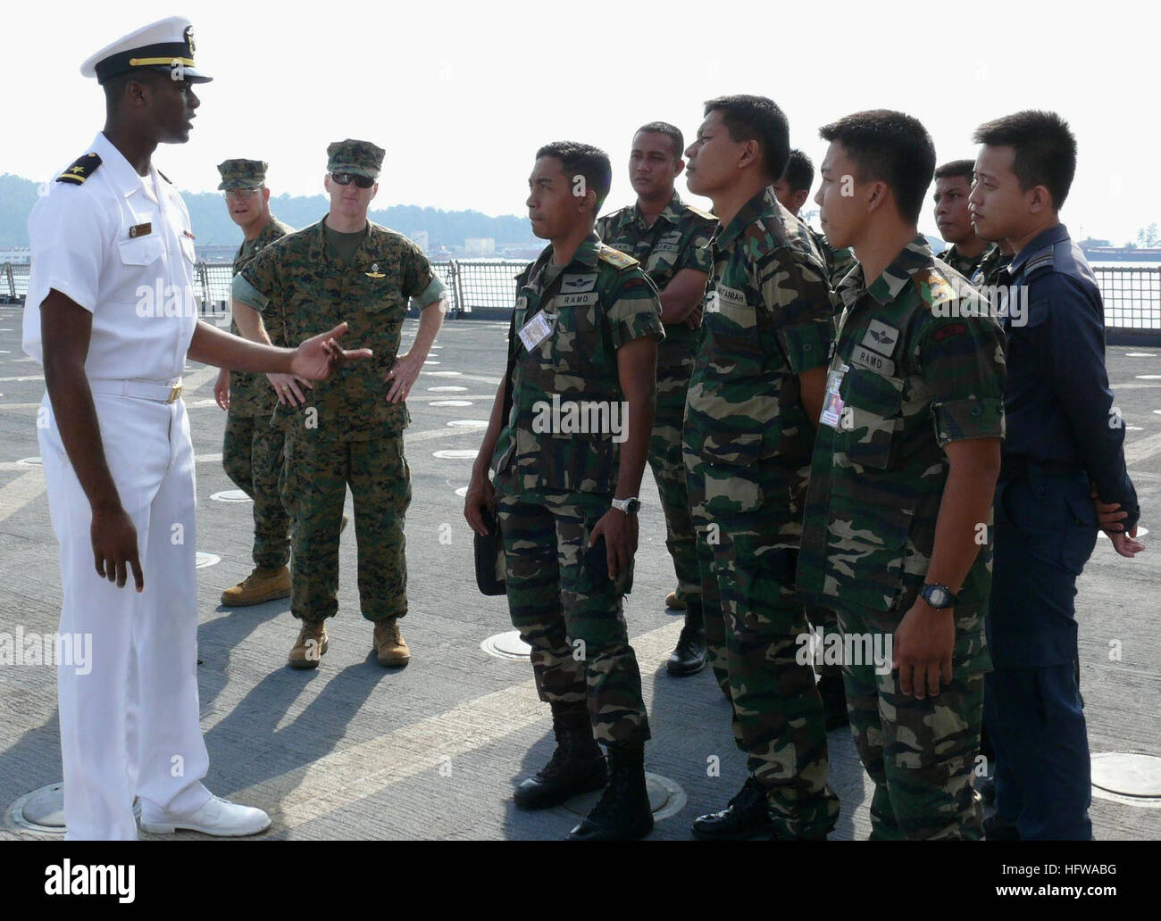 Royal malaysian navy officers Banque de photographies et d’images à ...