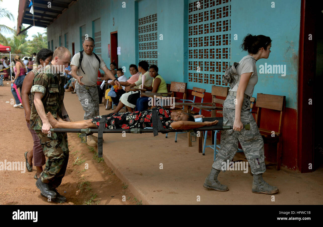 080813-N-7540C-228 Puerto Cabezas, Nicaragua (16 août 2000 13, 2008) Le ...
