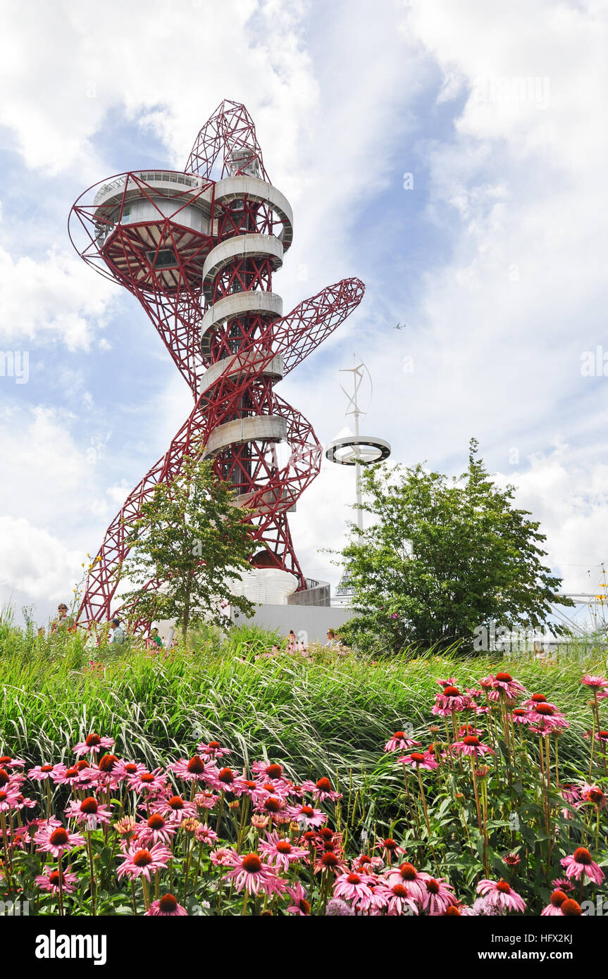 The arcelormittal orbit tower Banque de photographies et d’images à ...